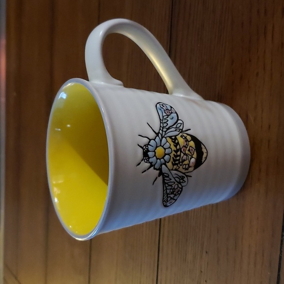 Spectrum Designz | Dining | Nwot Spectrum Designz Bee Coffeetea Mug ...